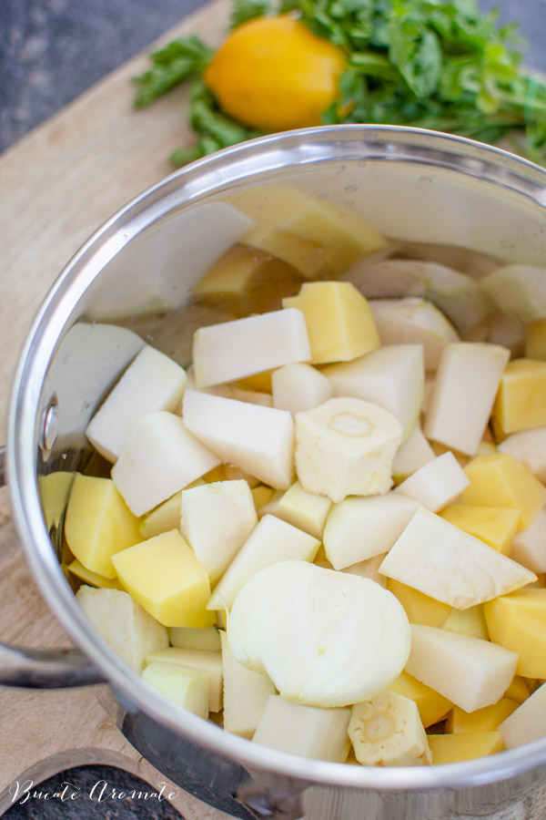 Supă de gulii cu crutoane de pâine | Bucate Aromate