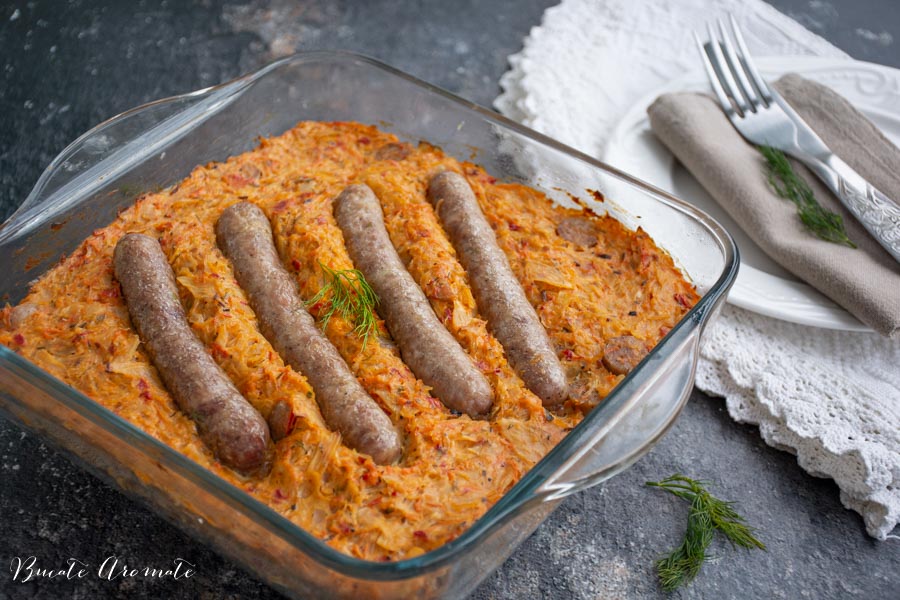 Plăcintă cu varză murată și cârnați la cuptor | Bucate Aromate