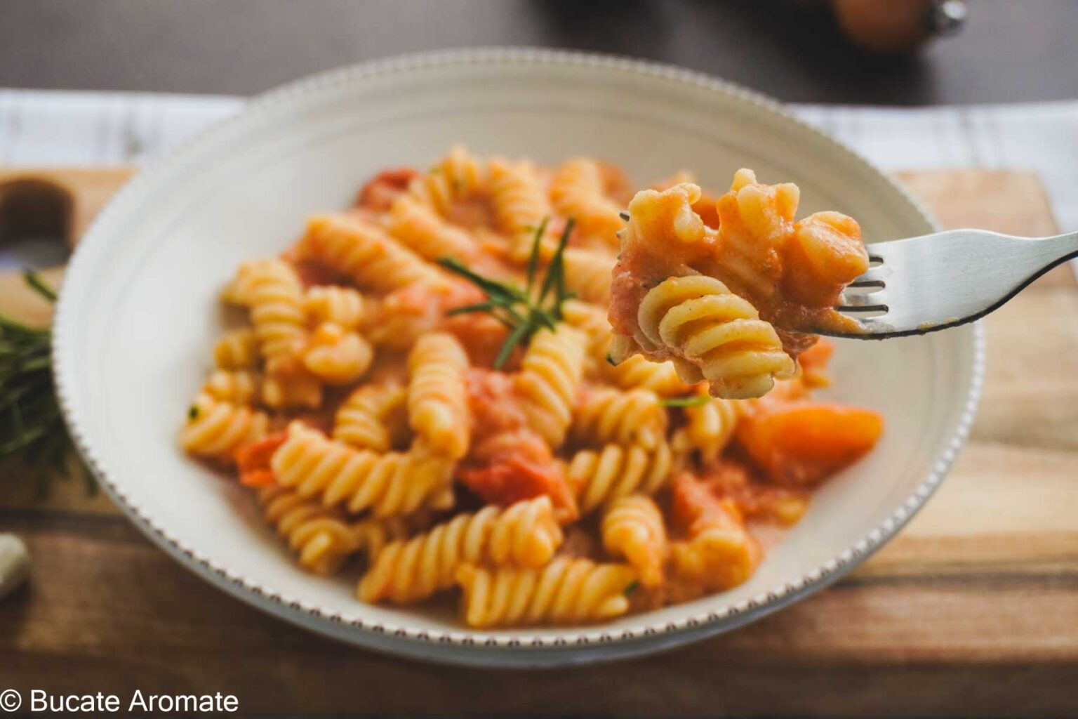 Paste cu cremă năut și rozmarin - rețetă de post rapidă și sănătoasă ...