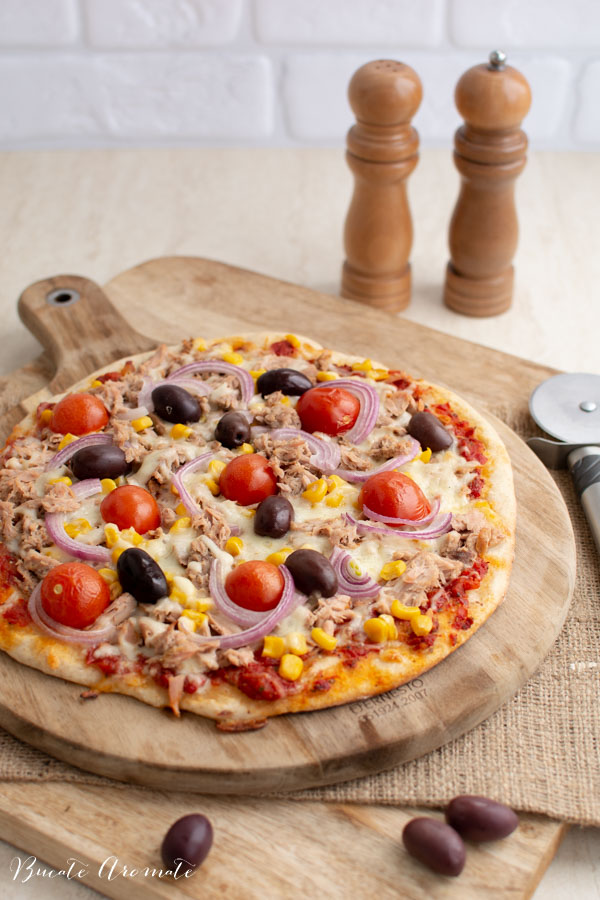 Pizza cu ton și porumb - rețeta simplă, cu aluat de casă | Bucate Aromate