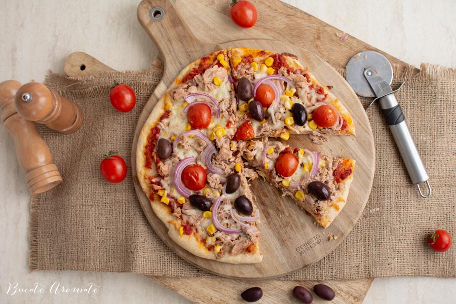 Pizza cu ton și porumb - rețeta simplă, cu aluat de casă | Bucate Aromate