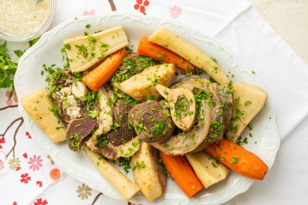 Rasol de Vită cu Legume și Sos de Hrean - Rețetă Tradițională ...