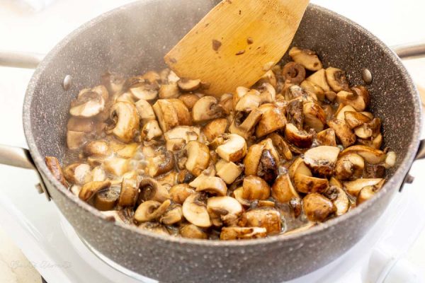 Paste cu pui și ciuperci în sos cremos - rețeta pas cu pas | Bucate Aromate