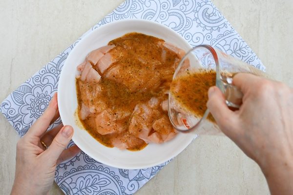 Piept de pui marinat la tigaie, fraged și rumenit | Bucate Aromate