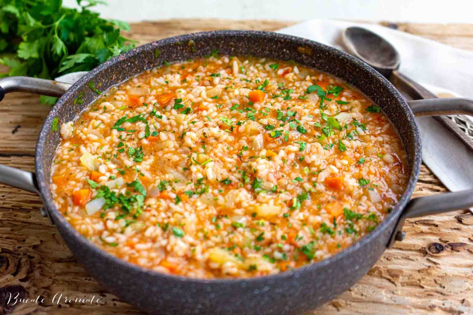 Orez sârbesc cu sos de roșii - rețeta de pilaf de post cu legume ...