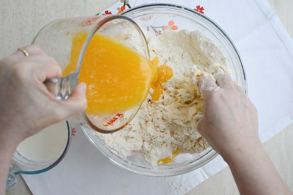 Colac și prescuri pentru parastas - rețeta cu aluat de cozonac | Bucate ...