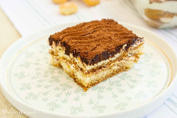Tiramisu fără ouă - rețeta rapidă cu mascarpone și frișcă | Bucate Aromate