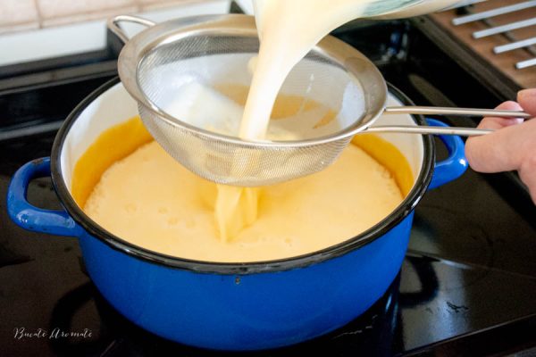 Cremă de zahăr ars - rețeta cu 8 ouă, fără amidon | Bucate Aromate