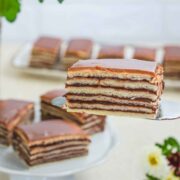 Prăjitură cu mac și aluat fraged cu unt sau untură - Linzer cu mac ...