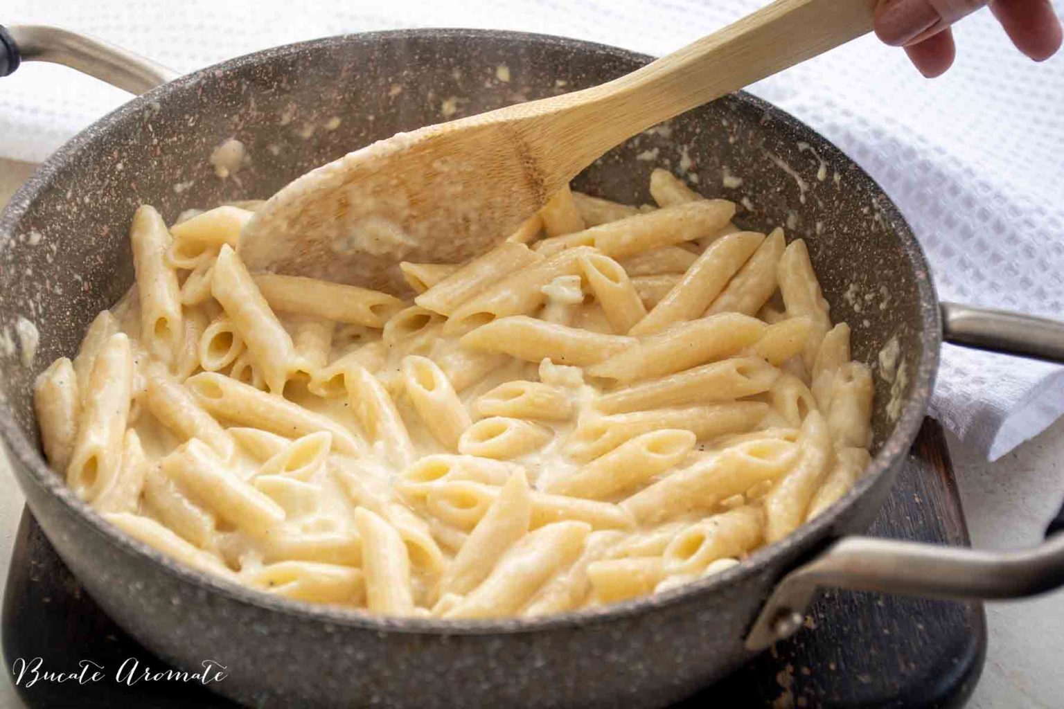 Penne quattro formaggi super cremoase - rețeta gata în 10 minute ...
