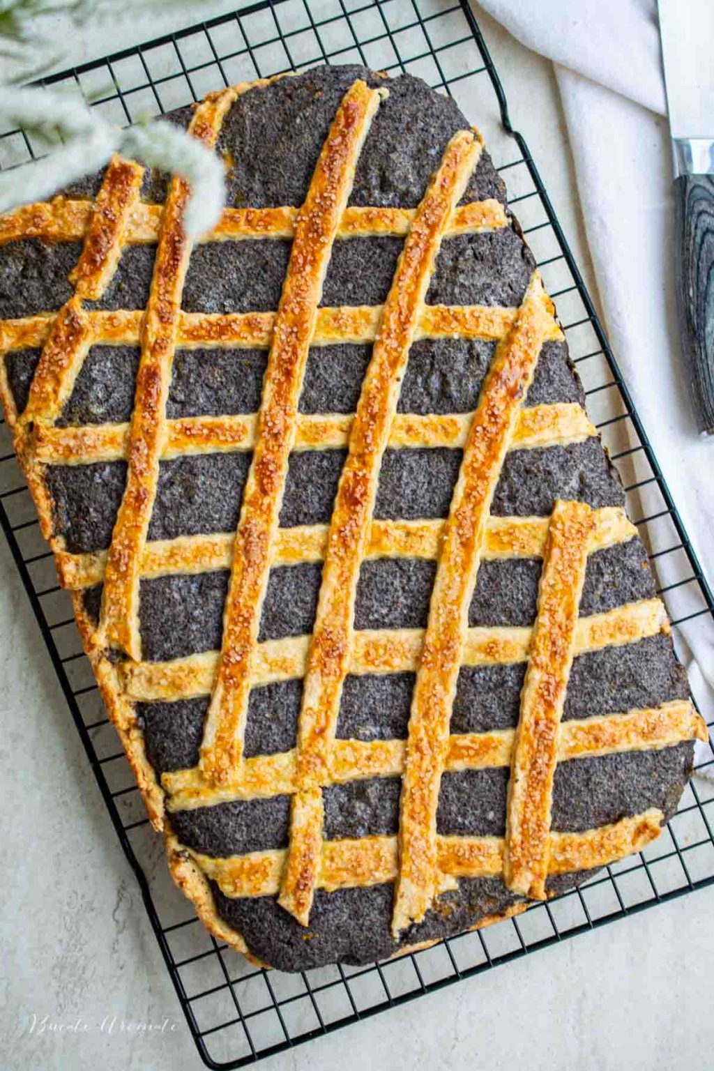 Prăjitură cu mac și aluat fraged cu unt sau untură - Linzer cu mac ...