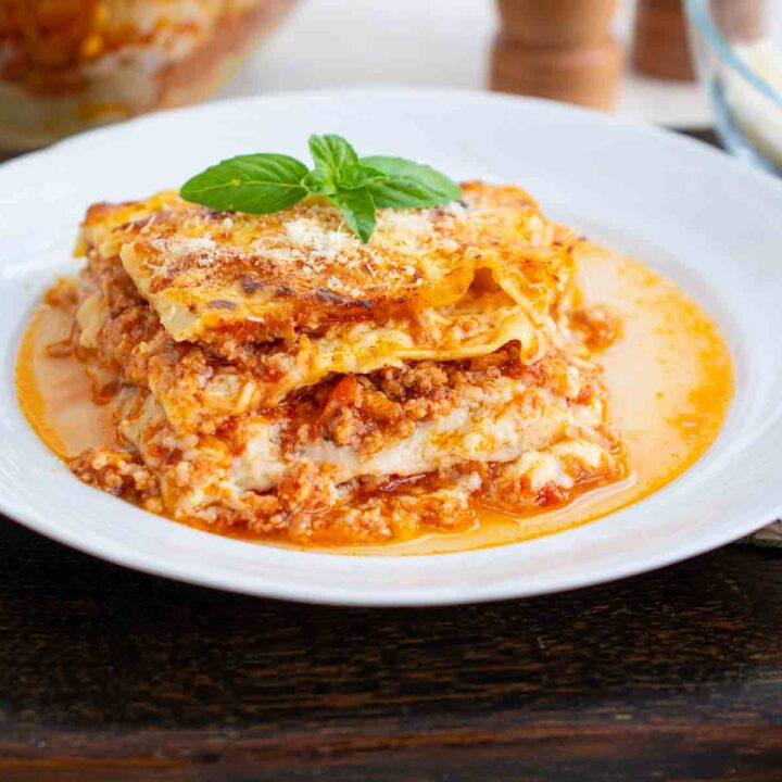 Lasagna bolognese cu carne tocată și Bechamel – rețeta italiană clasică ...