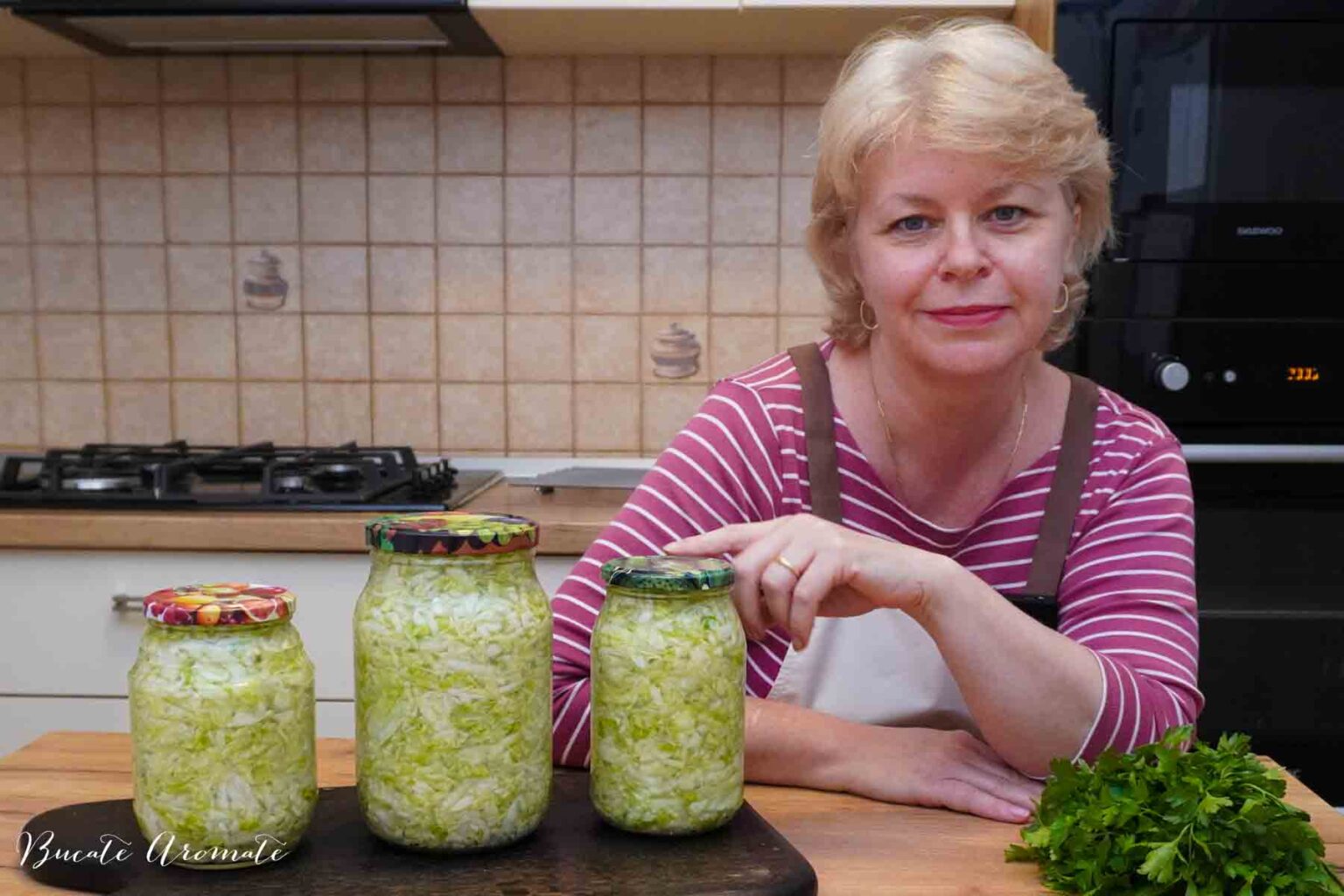 Varză tocată la borcan pentru iarnă în suc propriu – fără apă, doar cu ...